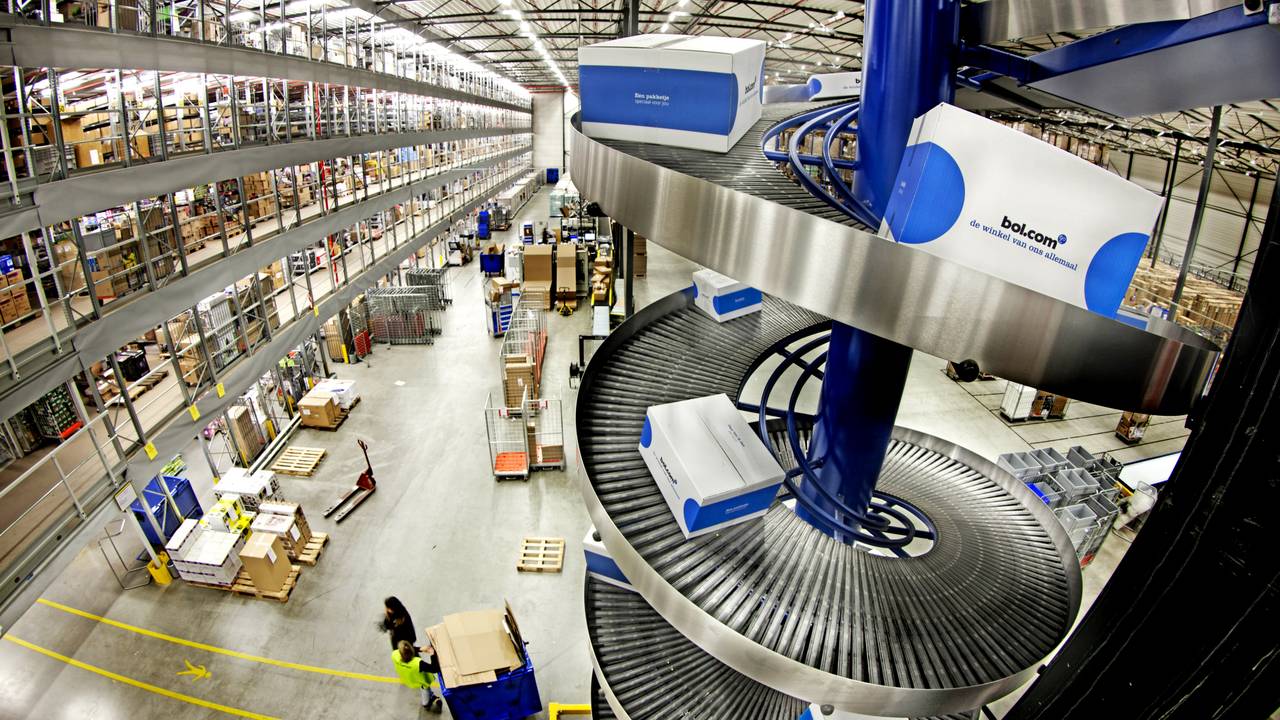 Bol.com opent nieuw distributiecentrum in Waalwijk: de eerste beelden ...