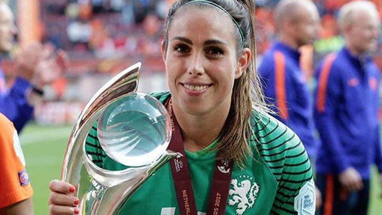 Angela Christ stopt bij het Nederlands elftal, keepster blijft wel ...