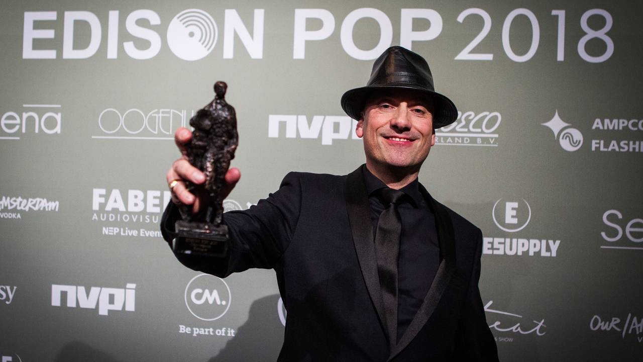 ‘Deze prijs voelt erg speciaal!’ Rapper Extince trots op oeuvreprijs ...