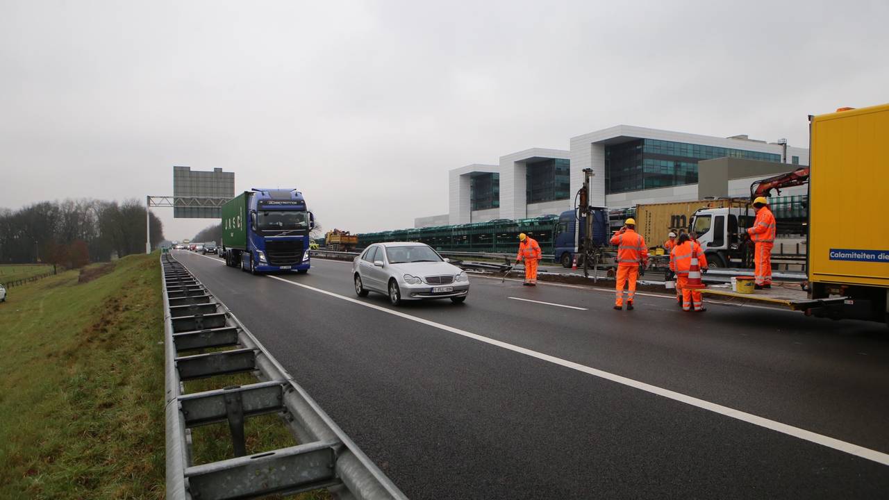 A67 weer helemaal vrij in beide richtingen na ongeluk met tankwagen ...