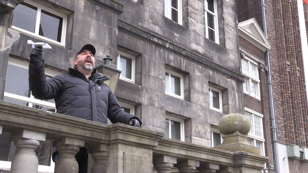 Met geld strooien of je huis verloten? Zetels win je er niet mee ...