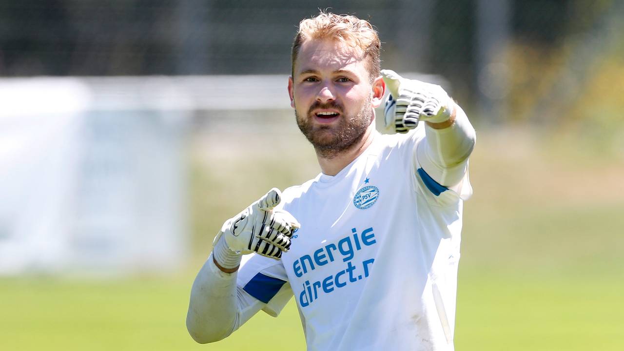 Jeroen Zoet blijft langer bij PSV, contract doelman met twee jaar ...
