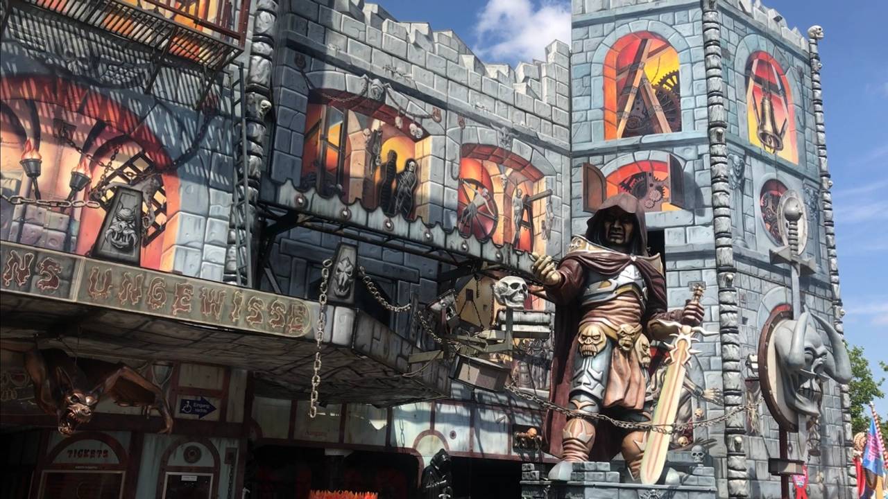 Grootste spookhuis van de wereld trekt griezelfans naar Uden - Omroep ...