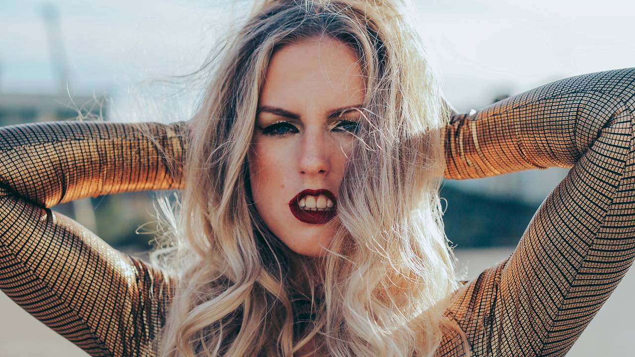 Amanda (22) nam debuutsingle op in Los Angeles: 'Dit is echt hoe ik ben ...