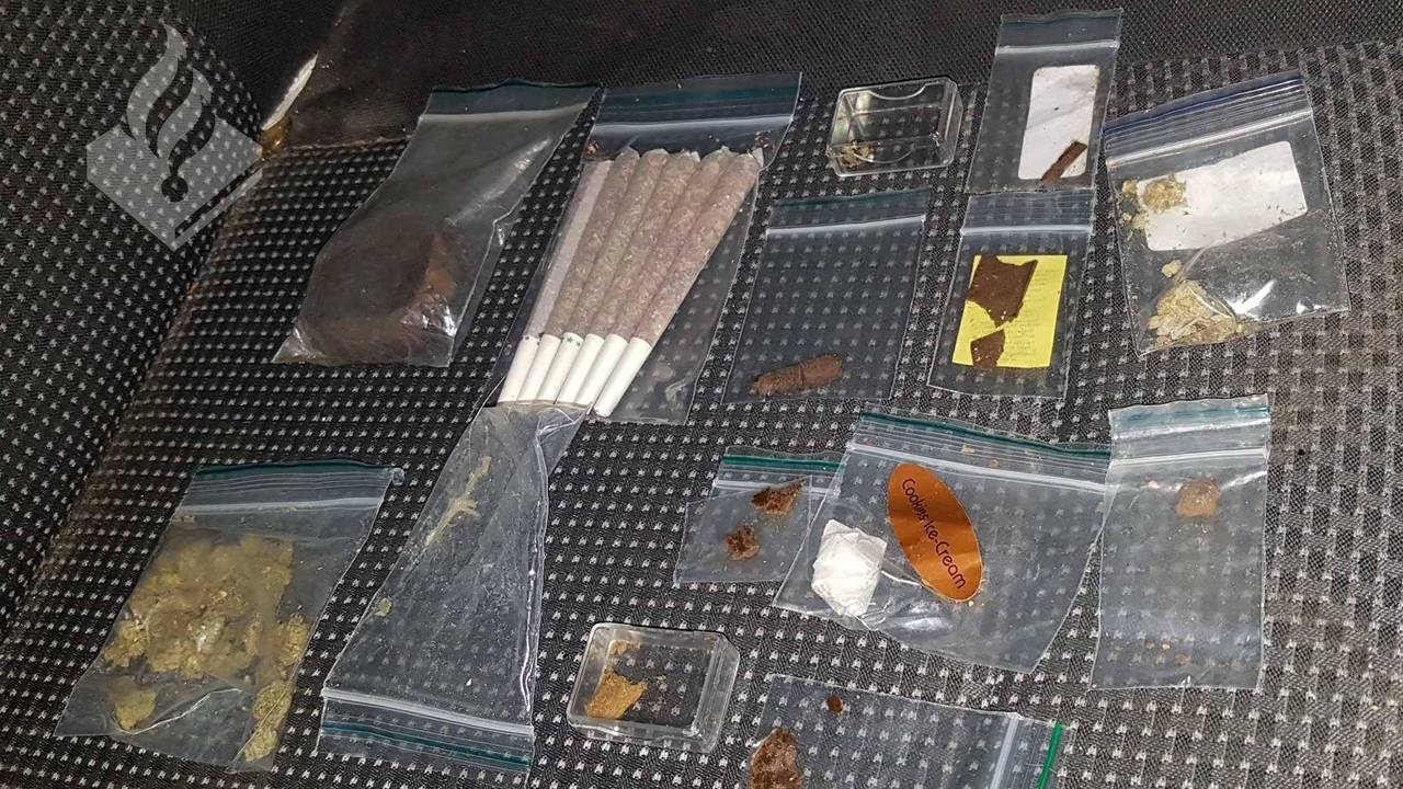 Drugs en zwaar illegaal vuurwerk gevonden in bestelbus in Mierlo ... Drugs en zwaar illegaal vuurwerk gevonden in bestelbus in Mierlo ...