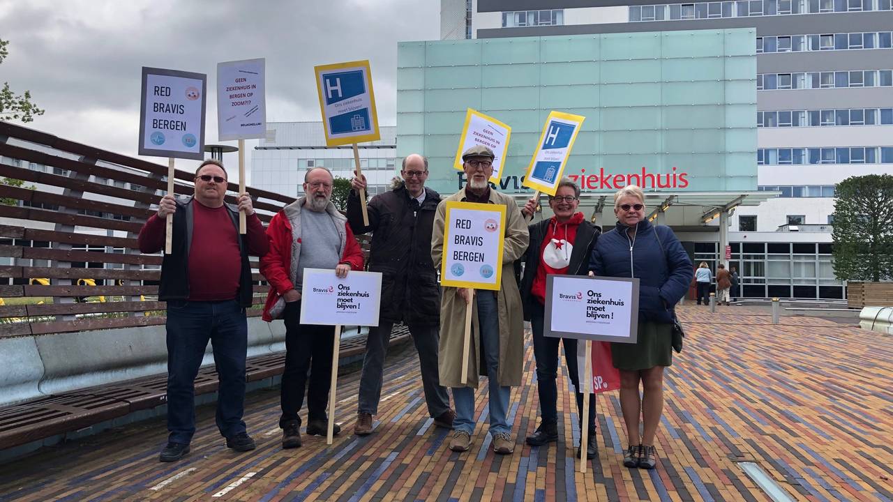 Actiegroep Red Bravis Bergen biedt petitie met 3500 handtekeningen tegen verdwijnen ziekenhuis ...