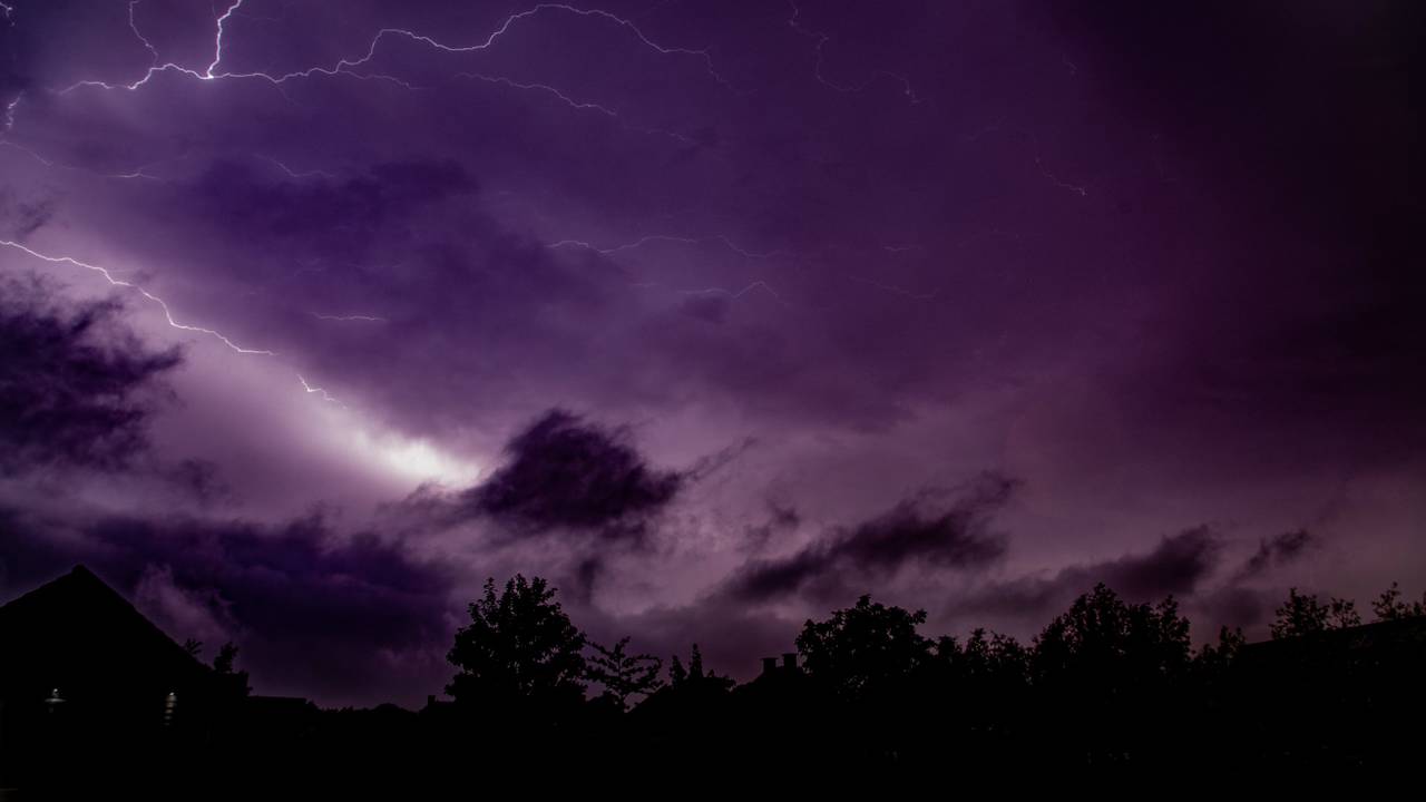 Flinke onweersbuien met windstoten op komst, code geel afgegeven - Omroep Brabant