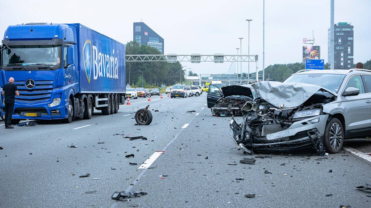 A58 weer open na ongeluk bij Tilburg: ravage op snelweg opgeruimd - Omroep Brabant
