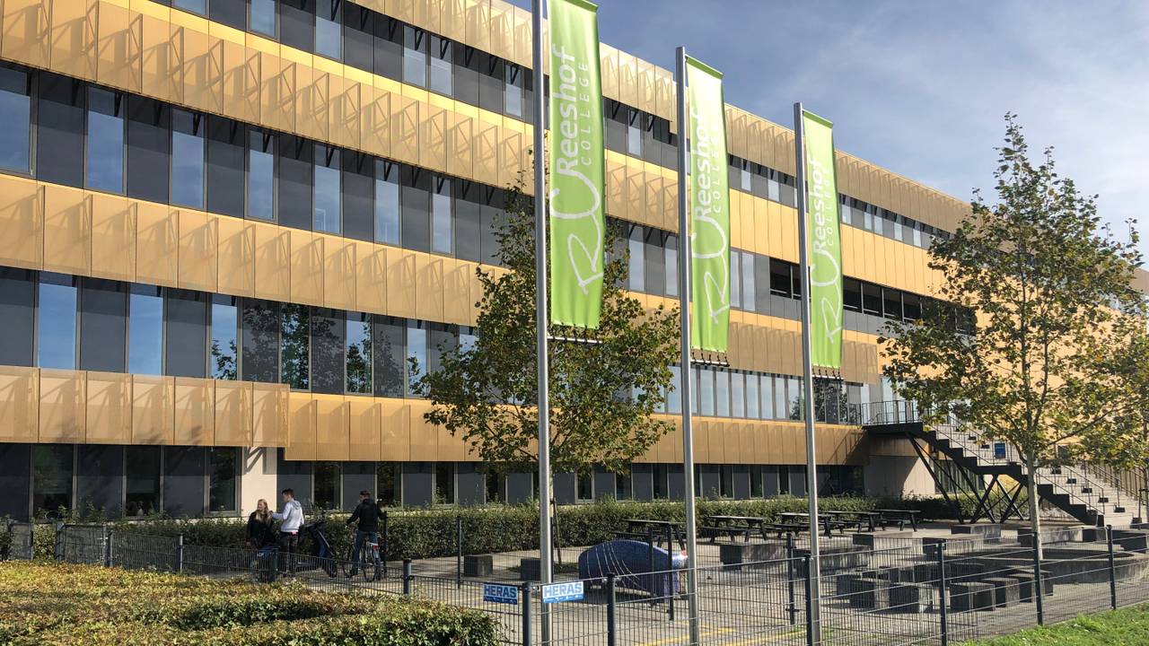 Reeshof College sluit deuren door roetdeeltjes na grote brand in ...