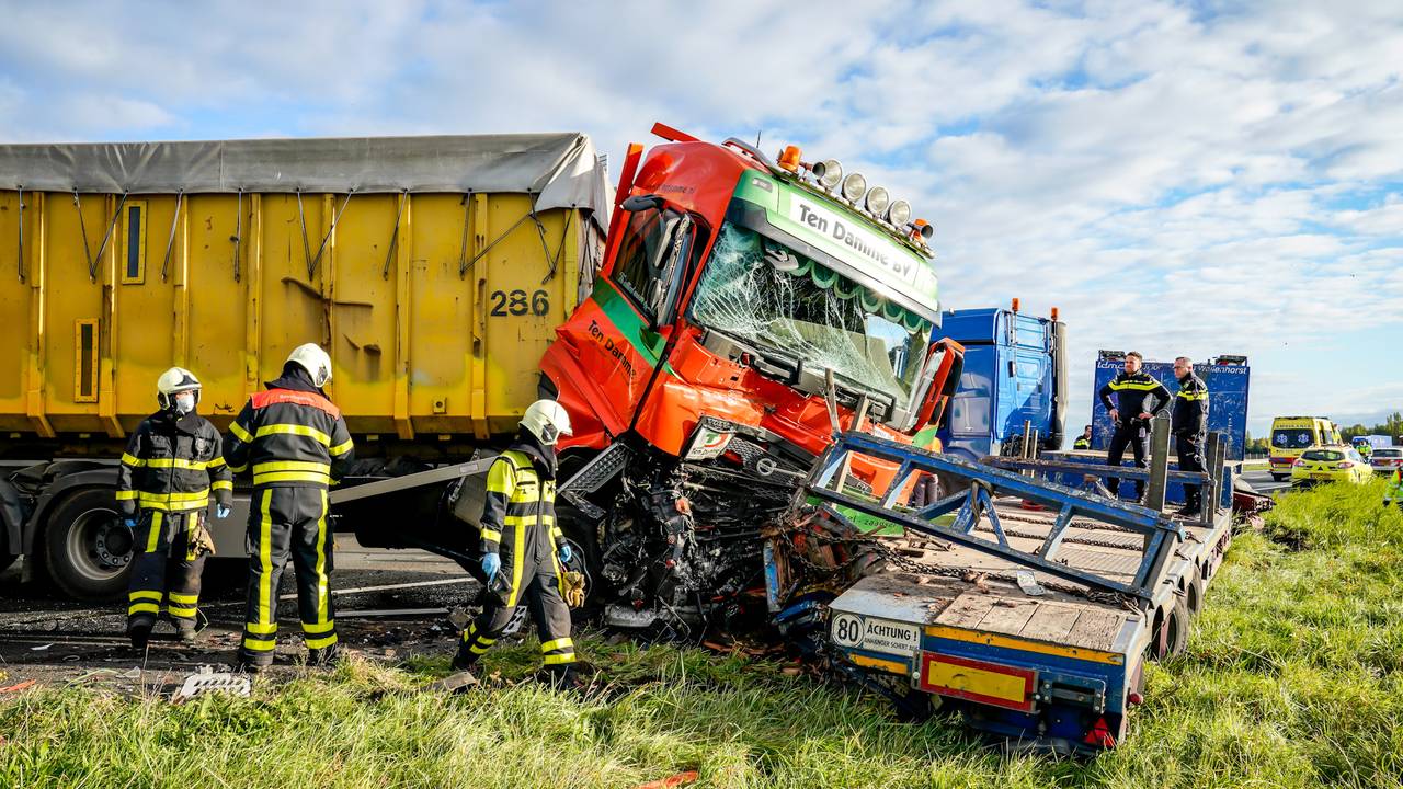 Geschaarde vrachtwagen op A59: weg weer open - Omroep Brabant