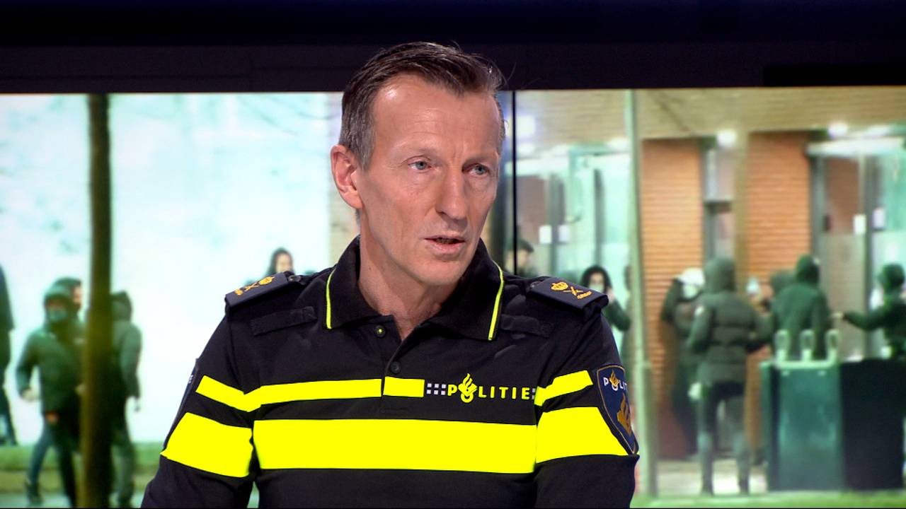 ME was te laat in Den Bosch vanwege rellen in Eindhoven: 'Kan vanavond ... ME was te laat in Den Bosch vanwege rellen in Eindhoven: 'Kan vanavond ...