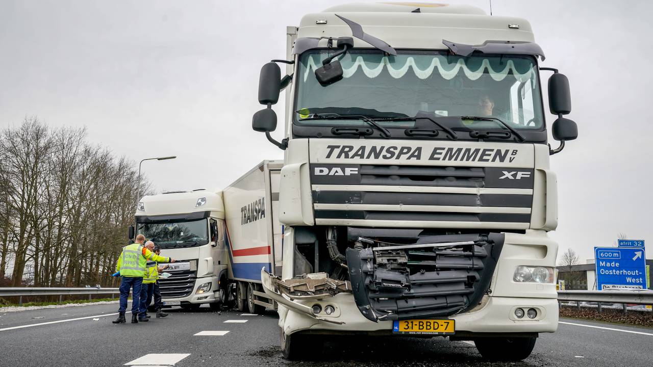 A59 bij Made afgesloten geweest na ongeluk met drie vrachtwagens - Omroep Brabant