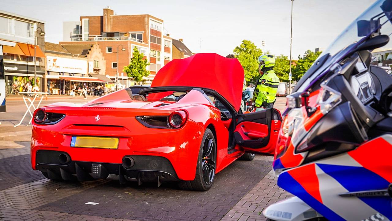 Dure auto's worden gecontroleerd tijdens politieactie in Eindhoven ...