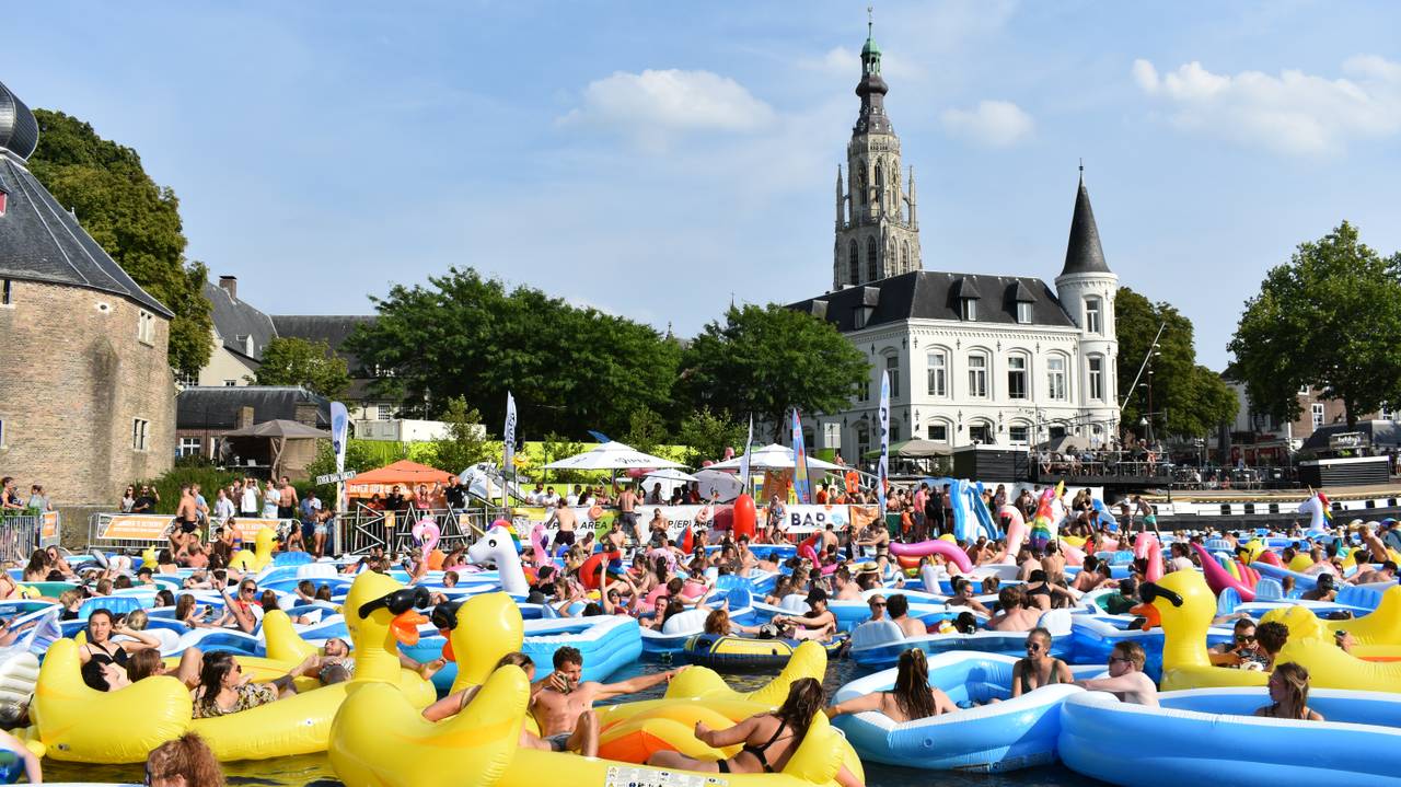 Zon, bier en heel veel bootjes in de singel: zo zag Breda Drijft eruit ...