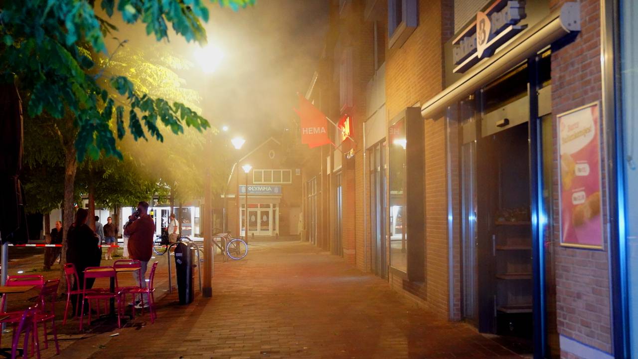 Brand bij Bakker Bart in Vlijmen, aanzienlijke rook- en waterschade ...