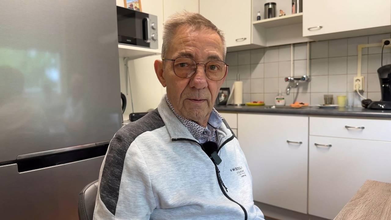 Sjef zit al twee weken opgesloten in zijn flatje omdat de lift kapot is ... Sjef zit al twee weken opgesloten in zijn flatje omdat de lift kapot is ...