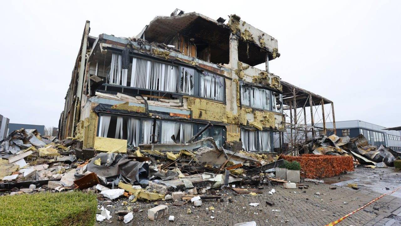 Ron zag zijn bedrijfspand tot aan de grond afbranden, maar hij gaat door - Omroep Brabant
