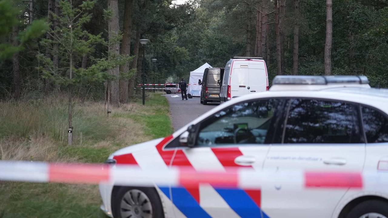 Persoon dood gevonden in auto, politie houdt rekening met een misdrijf - Omroep Brabant