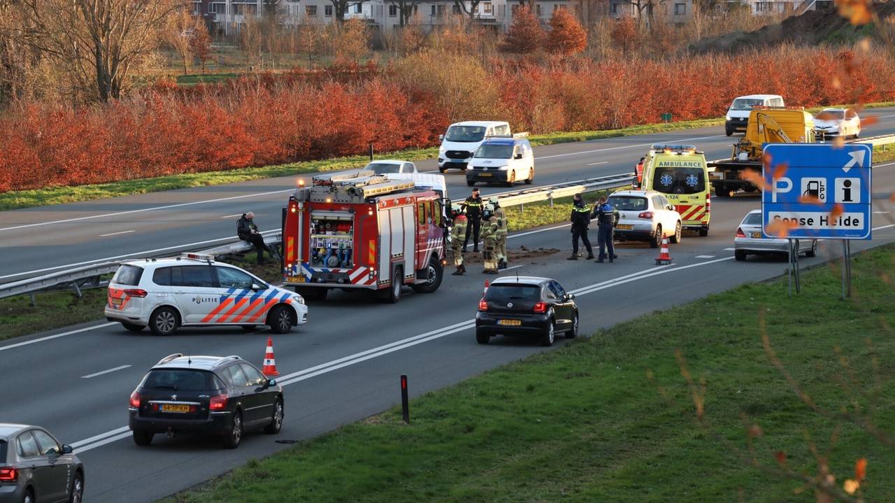 Ongeluk met vijf auto's op de A50 bij Son, weg is weer vrij - Omroep Brabant