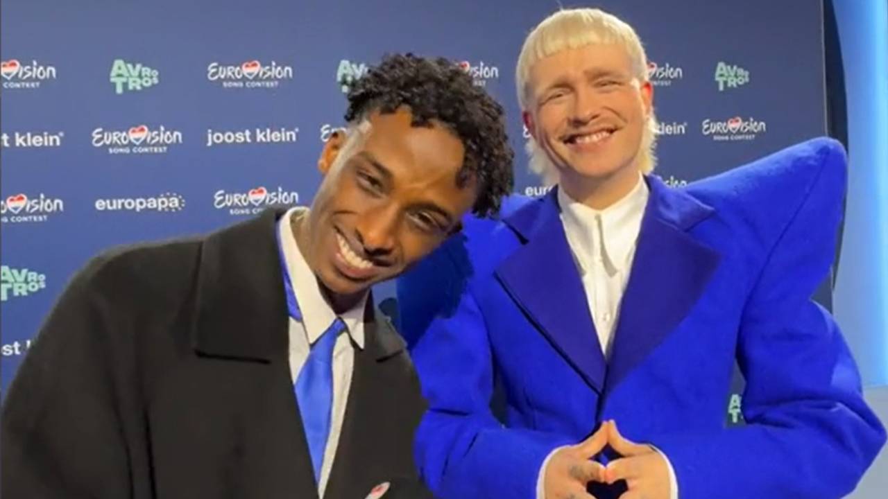 Wie is Appie Mussa, die naast Joost Klein op het Songfestivalpodium ...