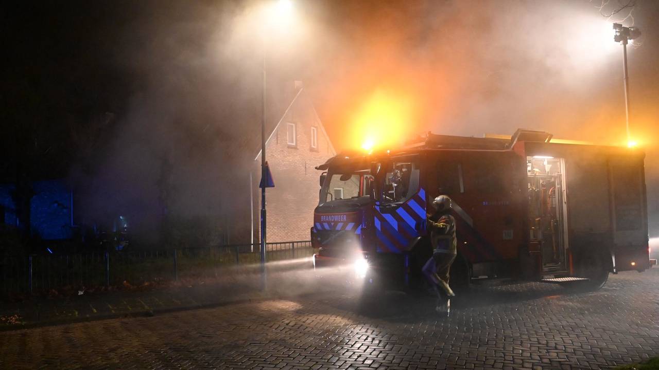 Uitslaande brand verwoest huis in Breda - Omroep Brabant