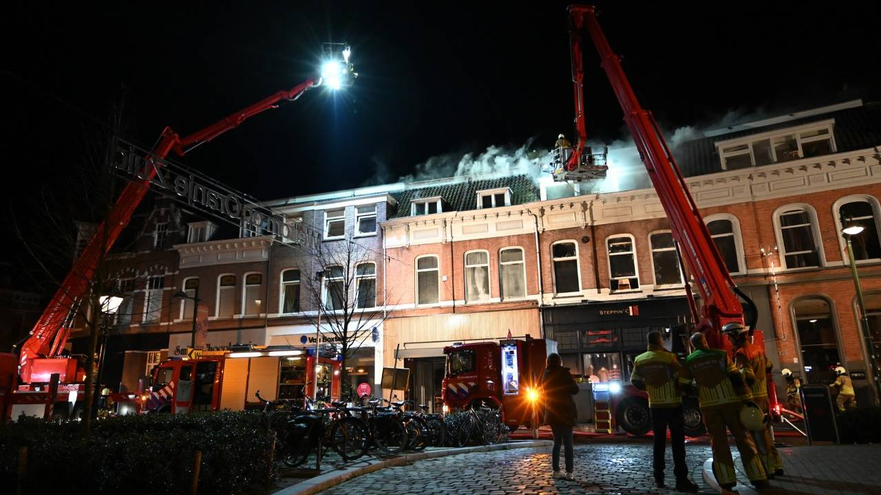 Mensen op straat na uitslaande brand Breda: '4 huizen niet meer ...