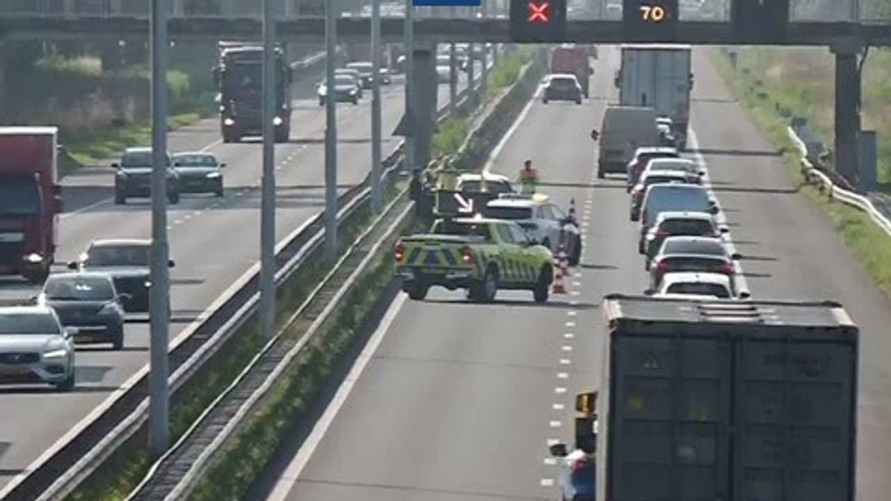 Vertraging op A58 na ongeluk met twee auto's - Omroep Brabant