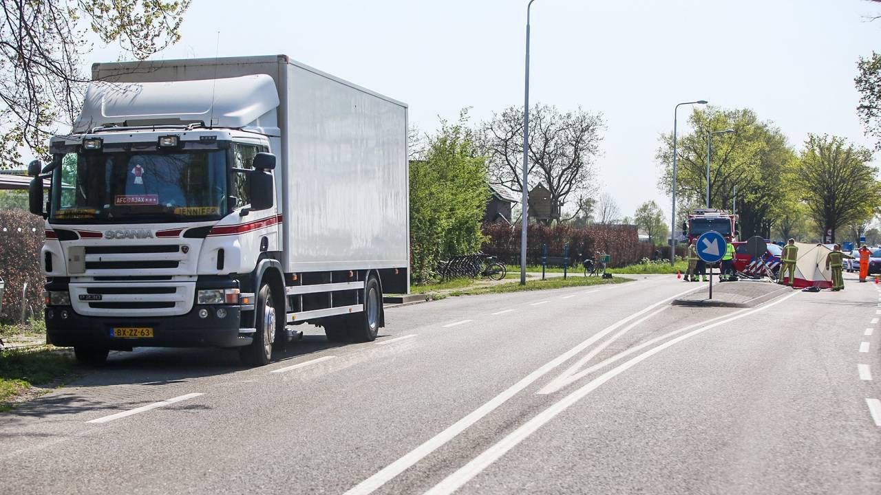 Fietser overleden na botsing met vrachtwagen - Omroep Brabant