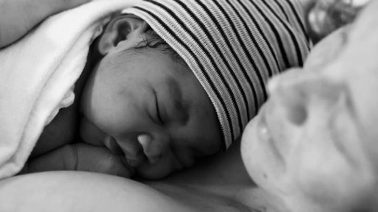 Actrice Anouk Maas bevallen van dochter Ella-Mae: 'Wat ben je perfect ...