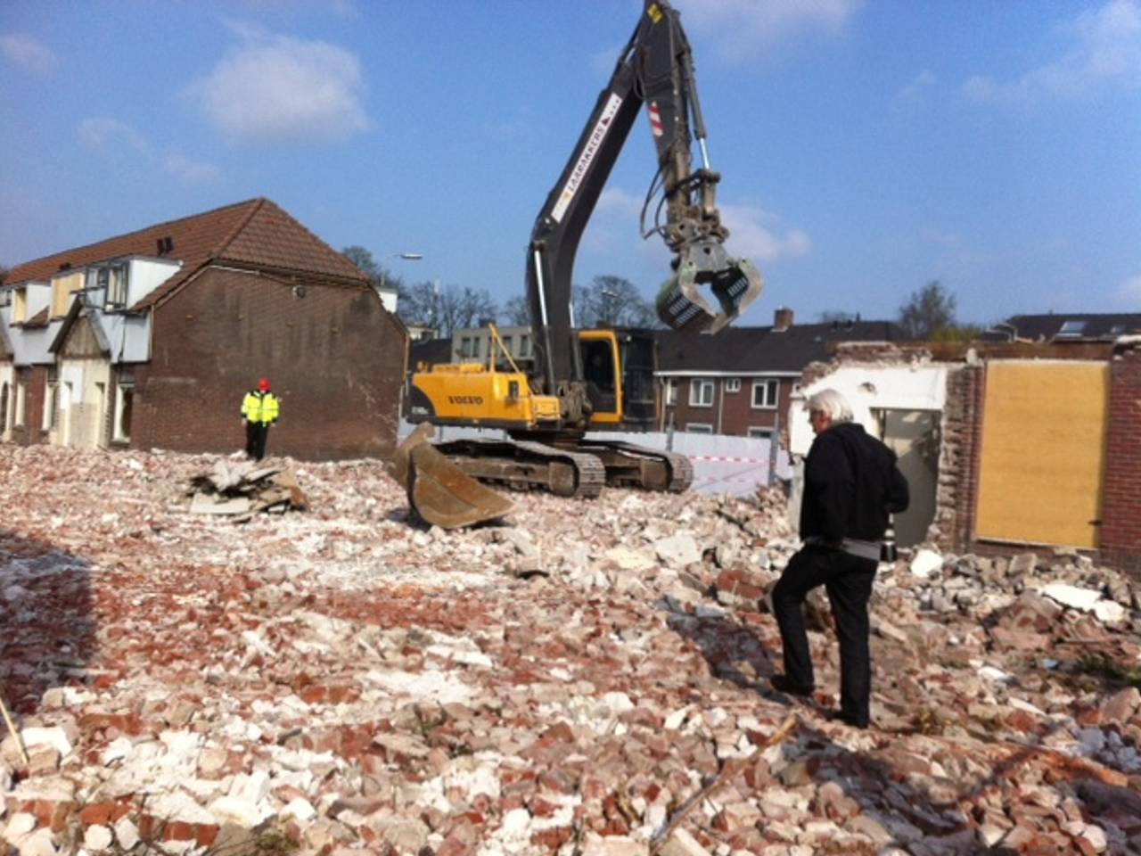 Buurtbewoners slopen eigen woning in Eindhoven - Omroep Brabant: het ...