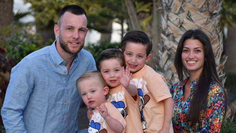 Zieke kickbokser Robbie Hageman wordt weer vader en vecht voor meer ...