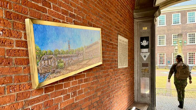 Koning onthult schilderij in Breda en het hangt meteen scheef - Omroep ...