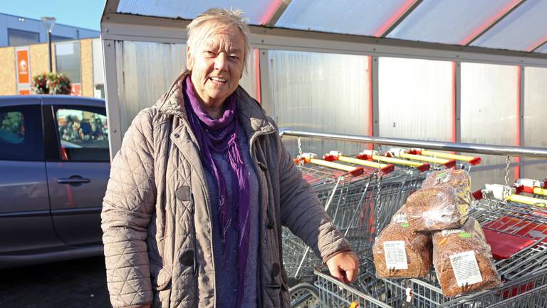 Yvonne (72) trekt een extra hemd aan, dan hoeft de verwarming niet zo ...