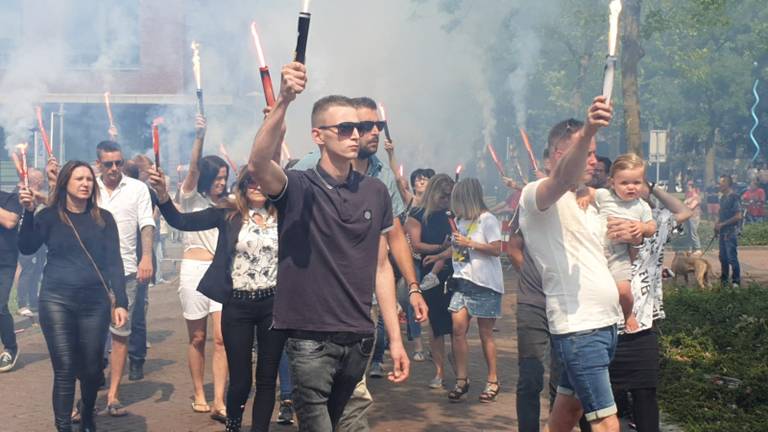 Oss neemt afscheid van Arie den Dekker met erehaag van 250 man ...