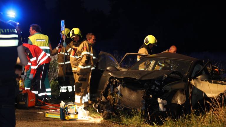 Dode (18) en drie zwaargewonden bij ongeluk in Ledeacker - Omroep Brabant Dode (18) en drie zwaargewonden bij ongeluk in Ledeacker - Omroep Brabant