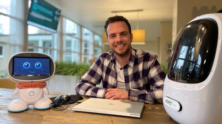 Robot Tonnie heeft binnen drie jaar honderd robotcollega's in Huize Padua - Omroep Brabant