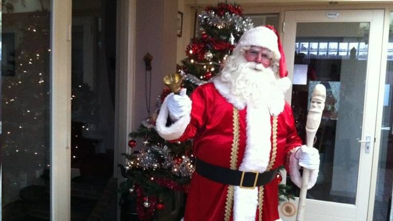 Beste kerstman van de wereld thuis met kerst - Omroep Brabant