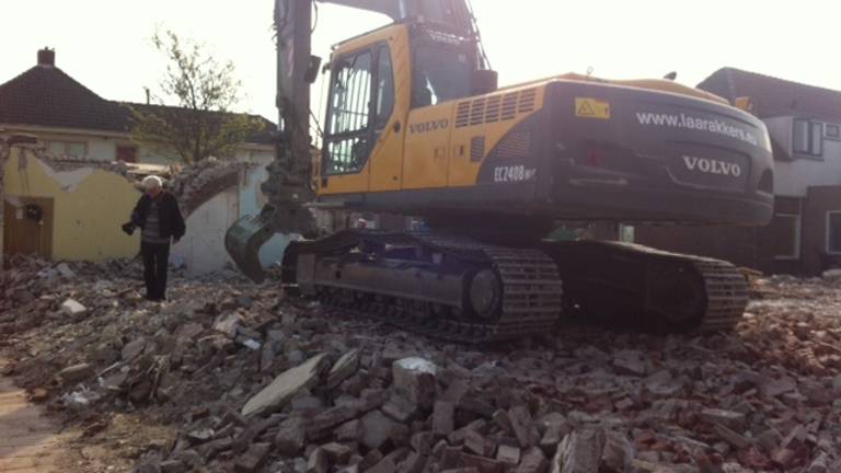 Buurtbewoners slopen eigen woning in Eindhoven - Omroep Brabant