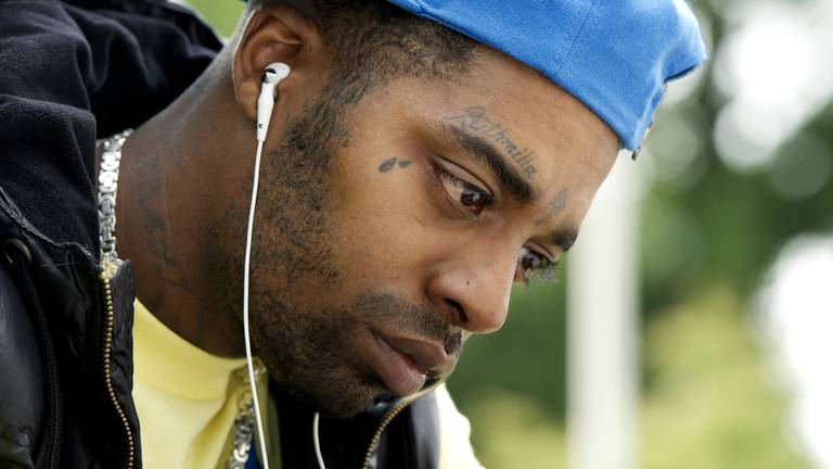 Vijftien maanden cel Eindhovense rapper Kempi voor loverboypraktijken ...