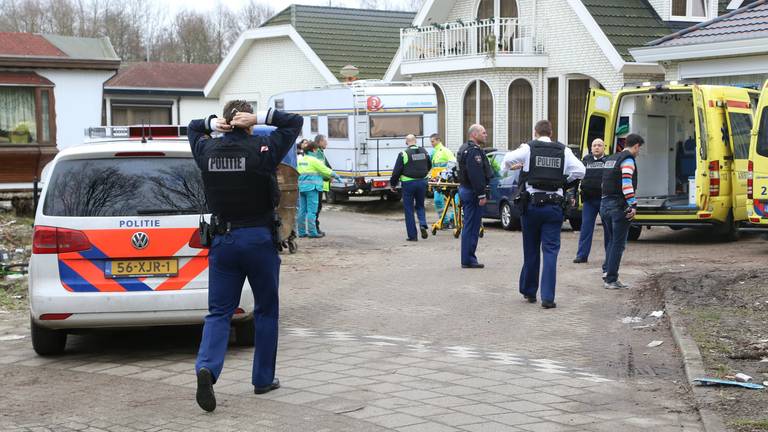 Dode bij schietpartij op woonwagenkamp Brestlaan Eindhoven, dader spoorloos - Omroep Brabant