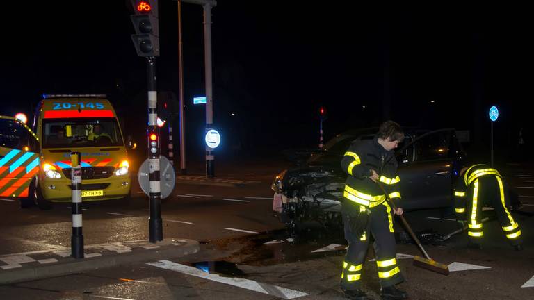 Gewonde na botsing op kruispunt Tilburg - Omroep Brabant