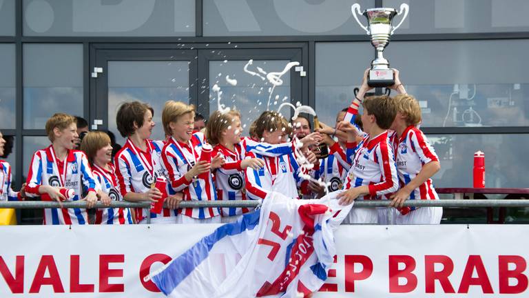 Omroep Brabant Cup: JEKA uit Breda klopt HVCH in finale D-jeugd ...