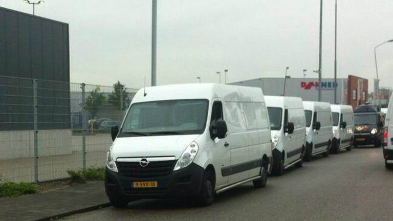 Pakketbezorgers achter akkoord PostNL - Omroep Brabant Pakketbezorgers achter akkoord PostNL - Omroep Brabant