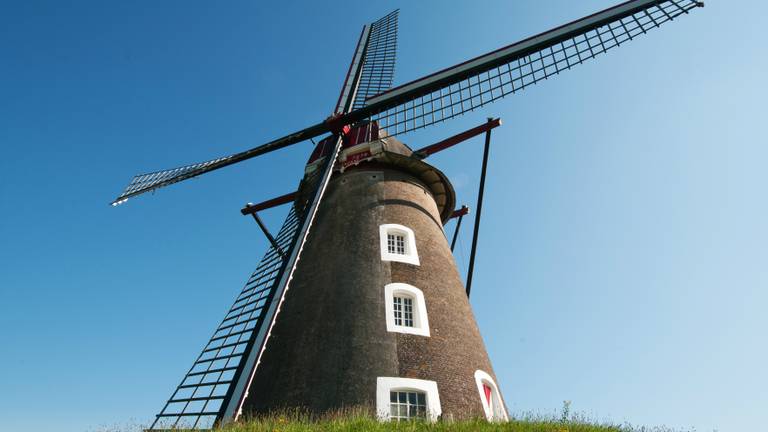 Molen in Lieshout de eerste in een lange rij Van Gogh-monumenten ...