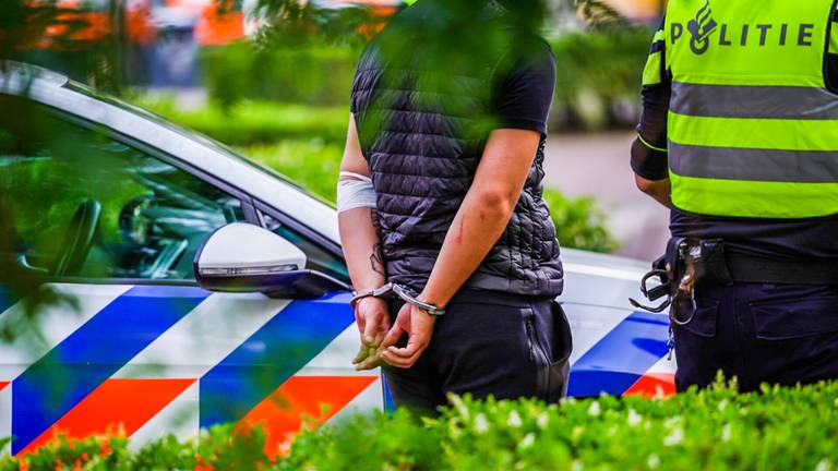 Vijf jongeren opgepakt na oproep tot rellen, hadden bivakmutsen bij ...