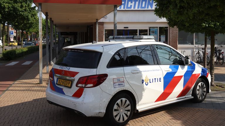 112-nieuws: kat van dak gered • zak met chemisch afval in brand ...